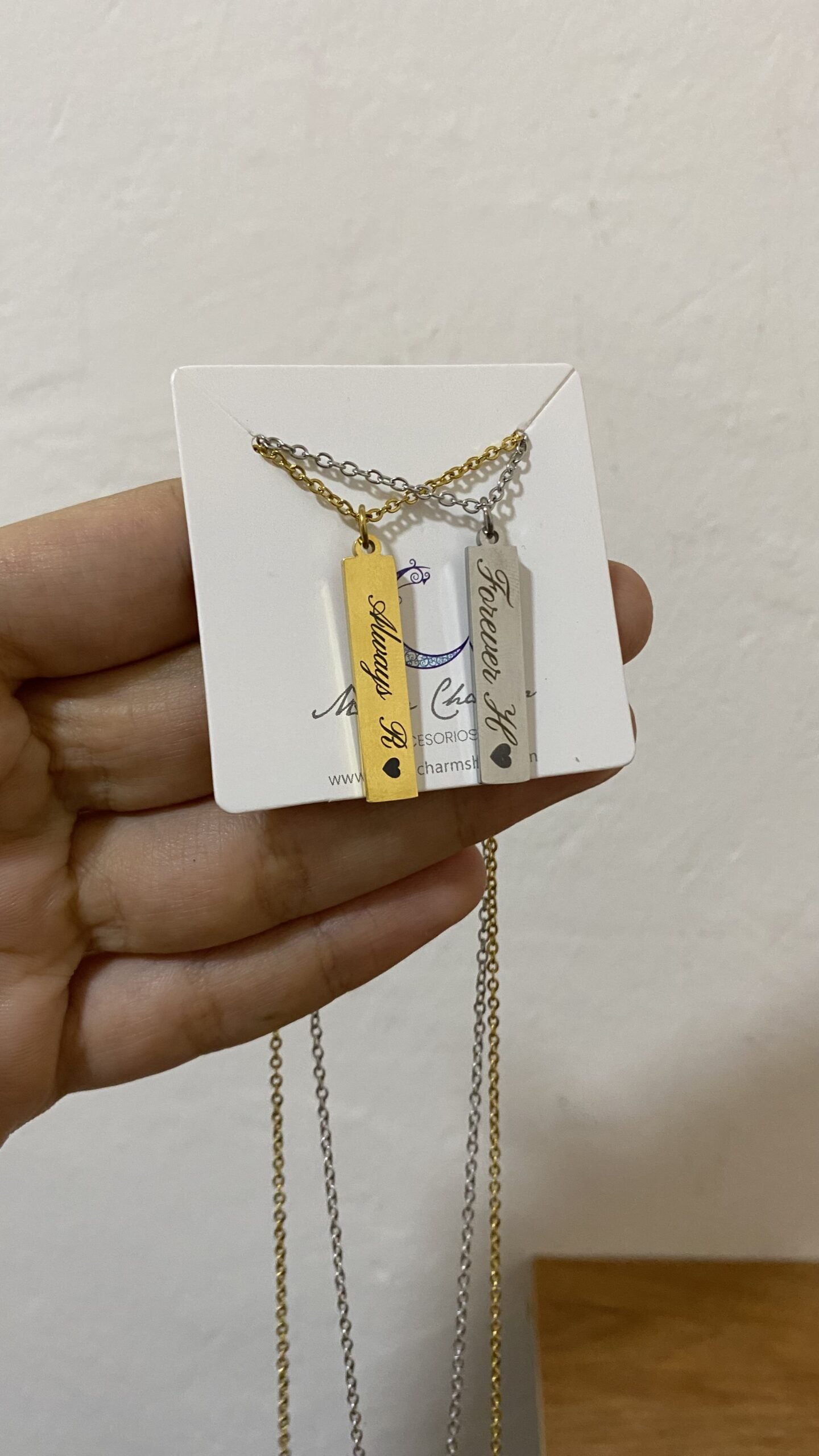 Cadena con placa rectangular vertical personalizada – Moon Charm ...